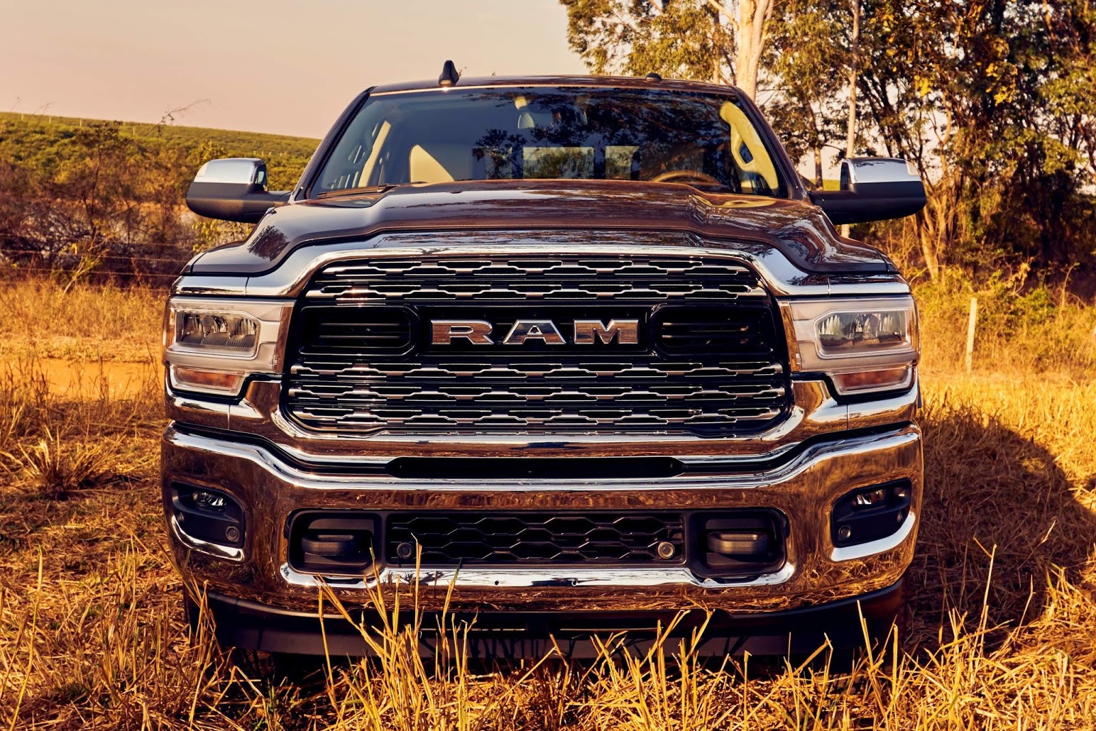 Nova Ram 2500 Laramie 2020: fotos e preços (Brasil) Nova Ram 2500 Laramie 2020: fotos e preços (Brasil)