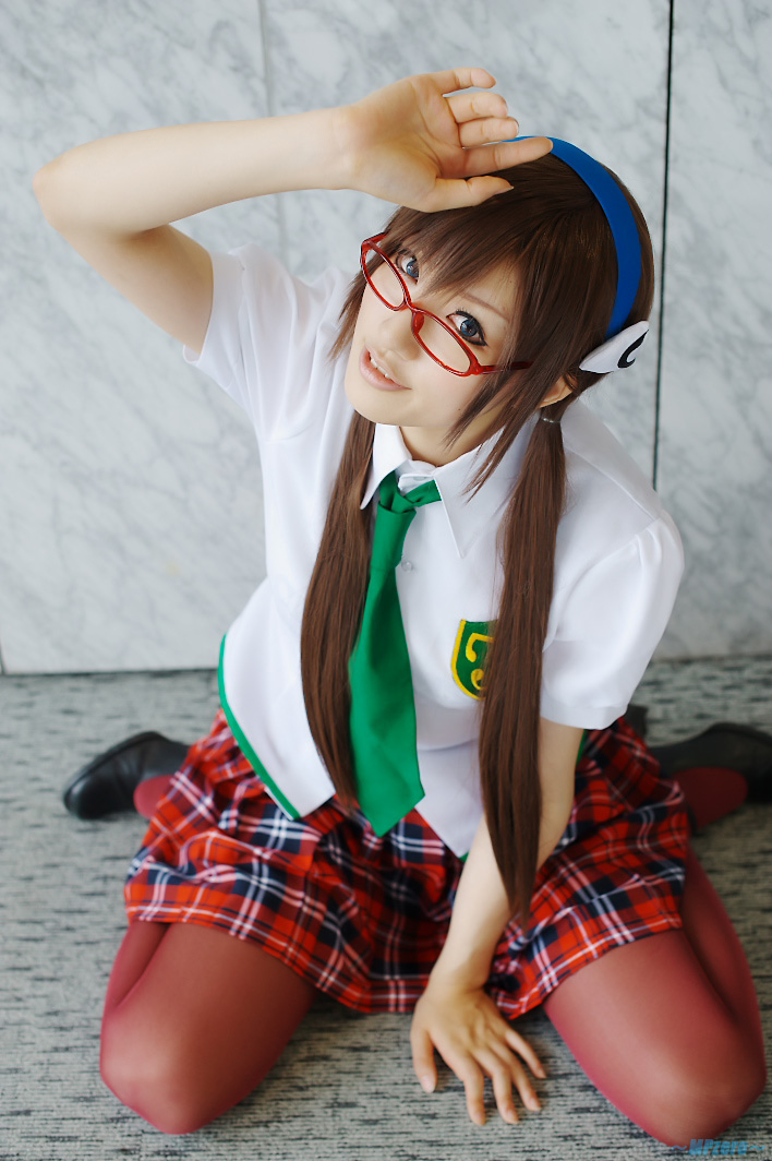 W-Sitting: The Comfortable Sit: W-Sitting Cosplayers