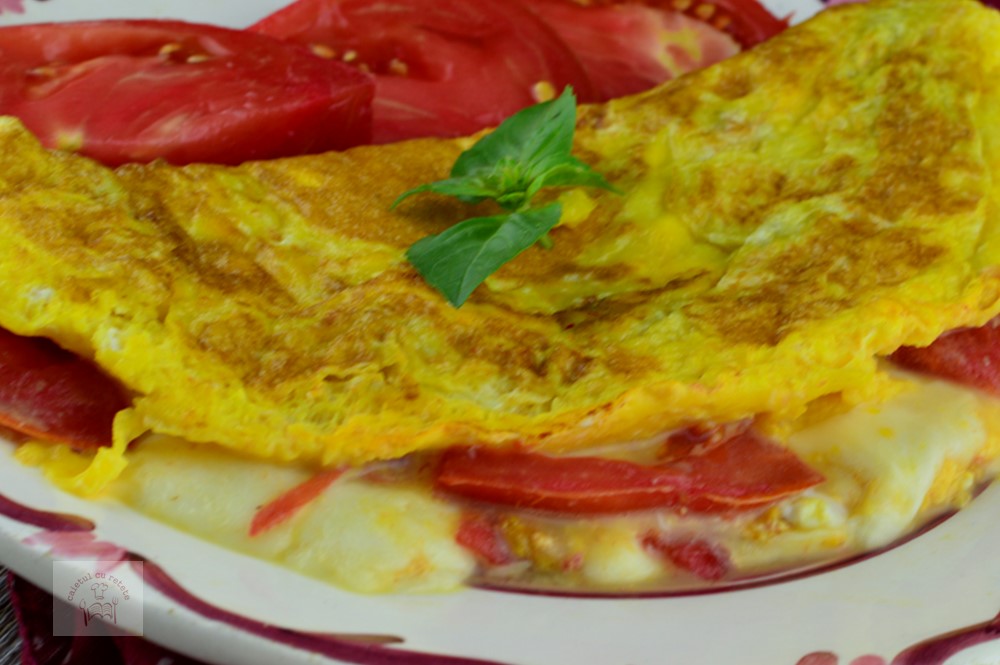 Omleta cu rosii si mozzarella - CAIETUL CU RETETE