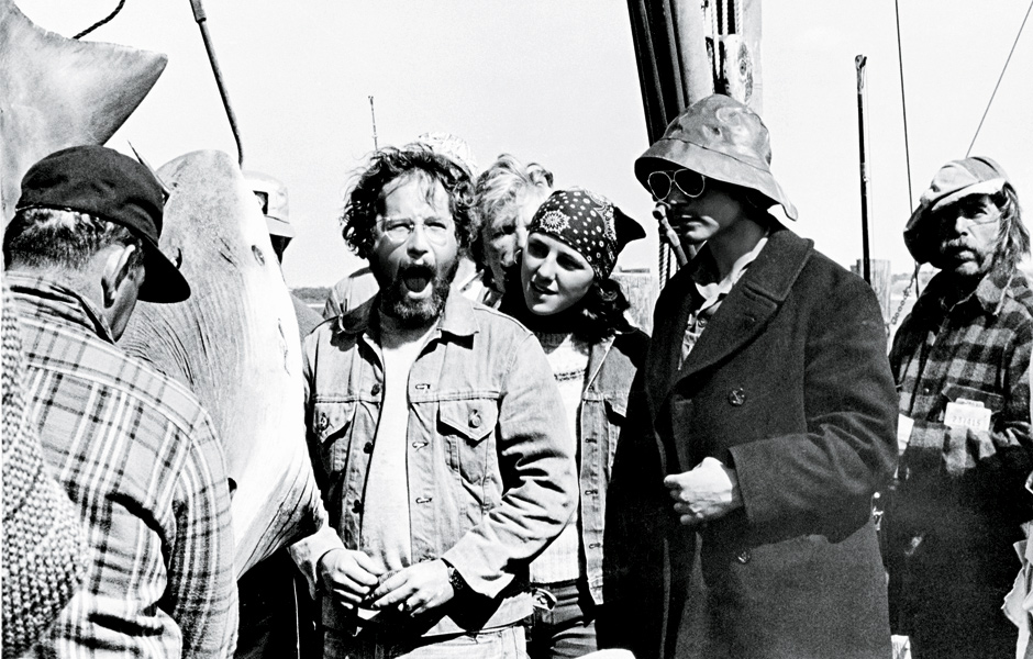 10 Amazing Behind-the-Scenes Photos From the Making of the Film ‘Jaws ...