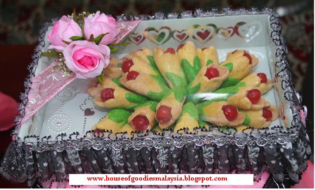 Goodies Untuk Apa Jua Majlis: GUBAHAN BISKUT BUNGA SEROJA