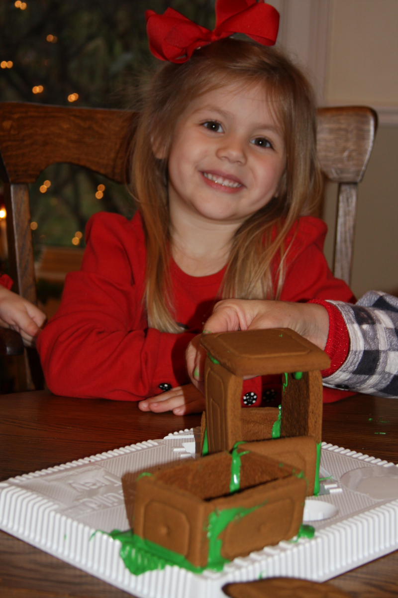 Lueker Munchkins: Gingerbread Train