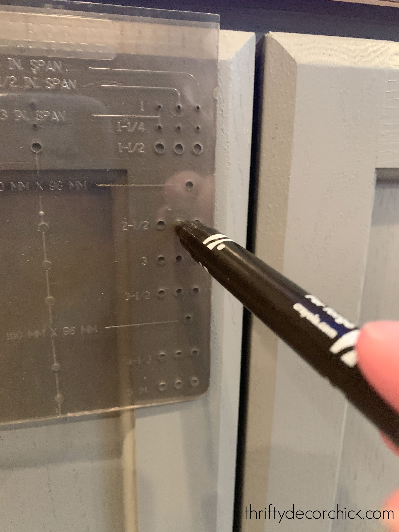 How to Install Cabinet Hardware the Easy Way | Thrifty Decor Chick ...