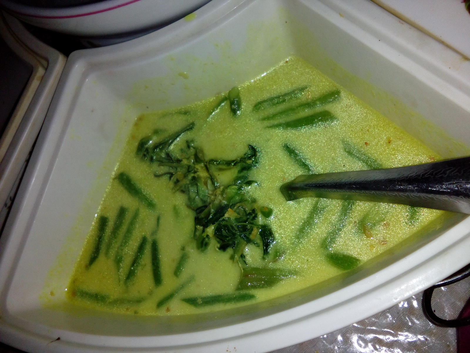 pokok herba,bunga, ulaman dan segala jenis tumbuhan: Pucuk daun geli geli