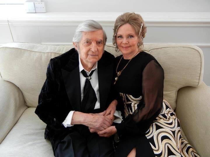 Shadows on the Wall: An Online Dark Shadows Fanzine: 2012: Lara Parker ...