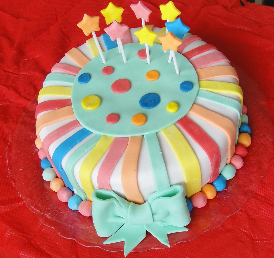 Bolo Colorido | VIP CUPCAKES & BOLOS DECORADOS