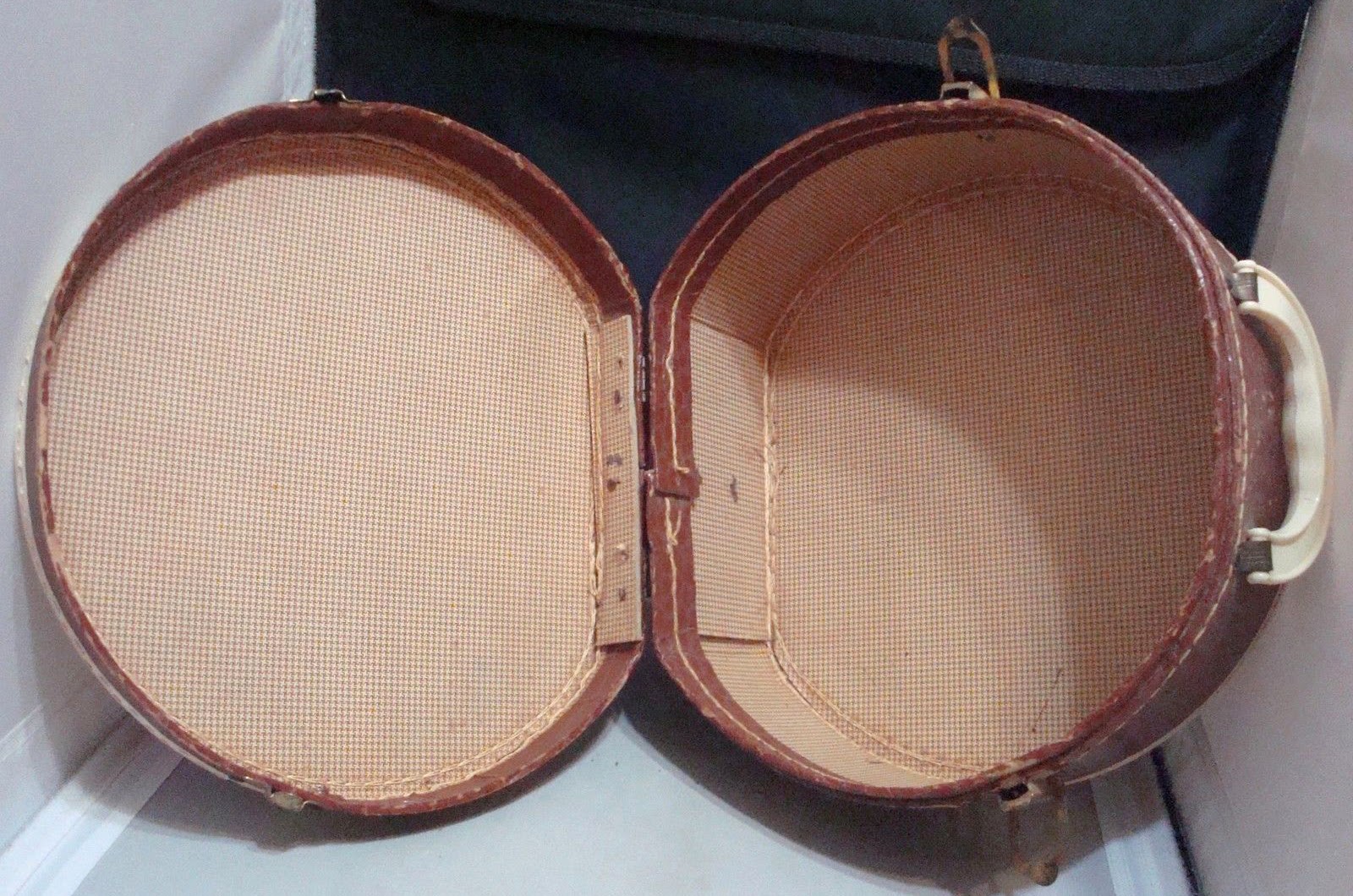 Filmic Light - Snow White Archive: Neevel Round Carrying Cases