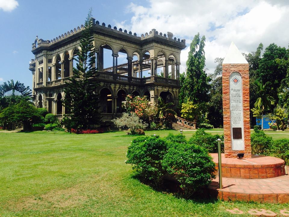 Travelling and Beyond: Talisay City: The Ruins