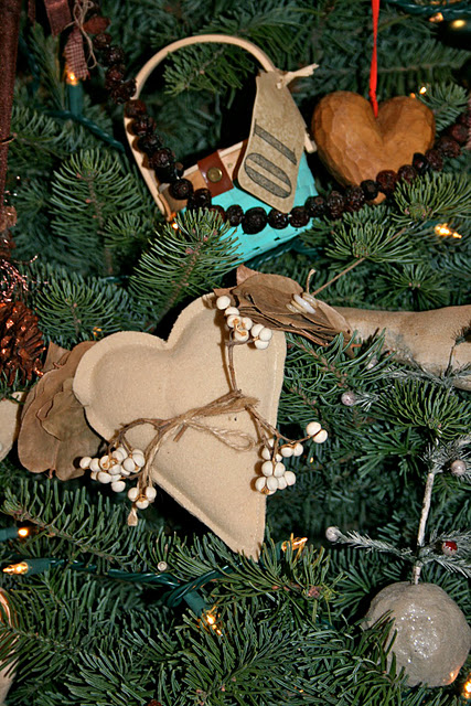 The Polished Pebble: Holiday Decorating Hee Bee Gee Bee's