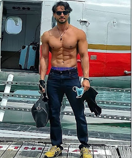 Shirtless Bollywood Men: How SBM travels: Shirtless Bollywood Men ...