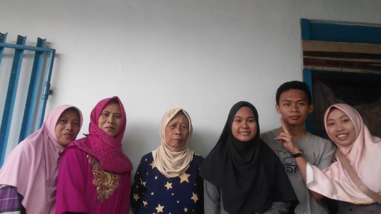 √Merawat Mbah Uti dengan Bahagia dan Sepenuh Hati