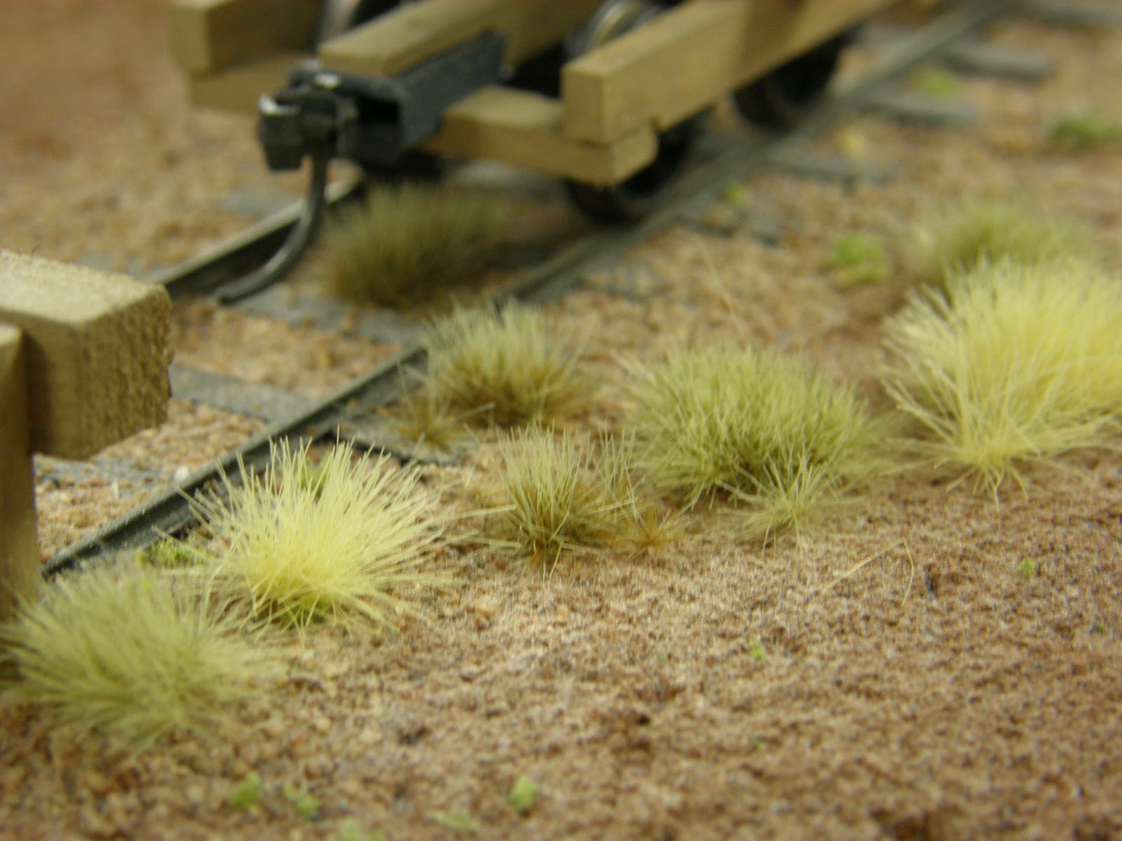 West Australian S Scale Modelling: Grass "Tufts" in WA Summer Colours