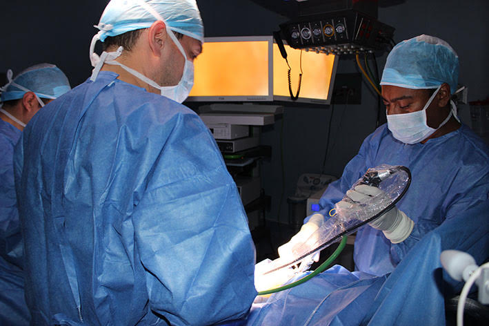 CERO LATITUD COMUNIDAD: Colectomía total laparoscópica, un ...