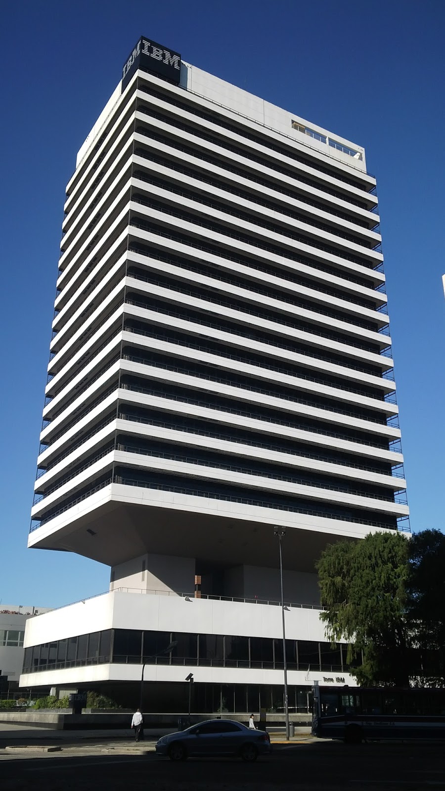 Entre lo urbano y lo vivido: La torre IBM de Buenos Aires