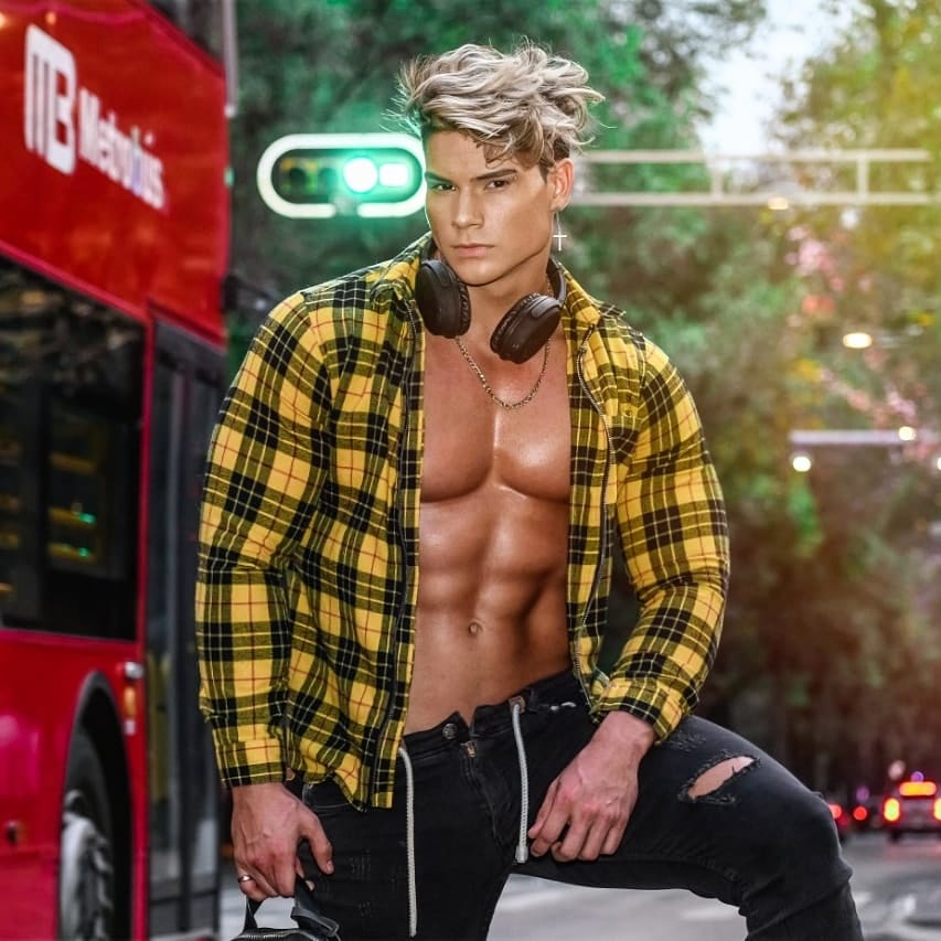 the beauty of male muscle: Luis