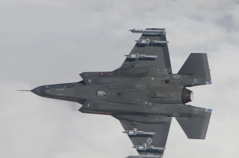 F 35 Lightning II Joint Strike Fighter (JSF) With AMRAAM & AIM-9X ...