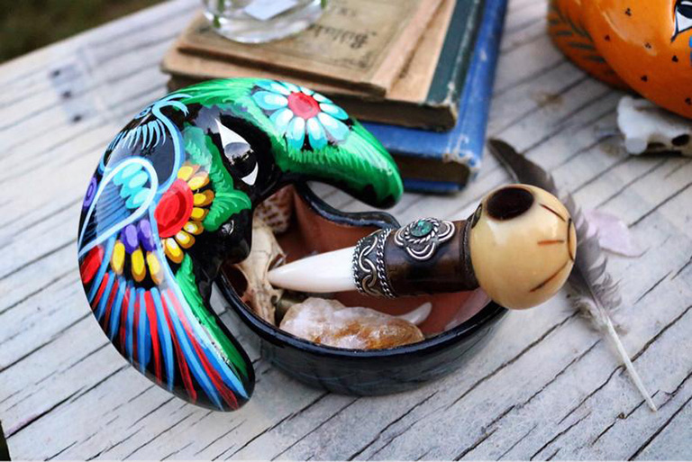 5 objetos tradicionales de esoterismo en México - Le Troupè