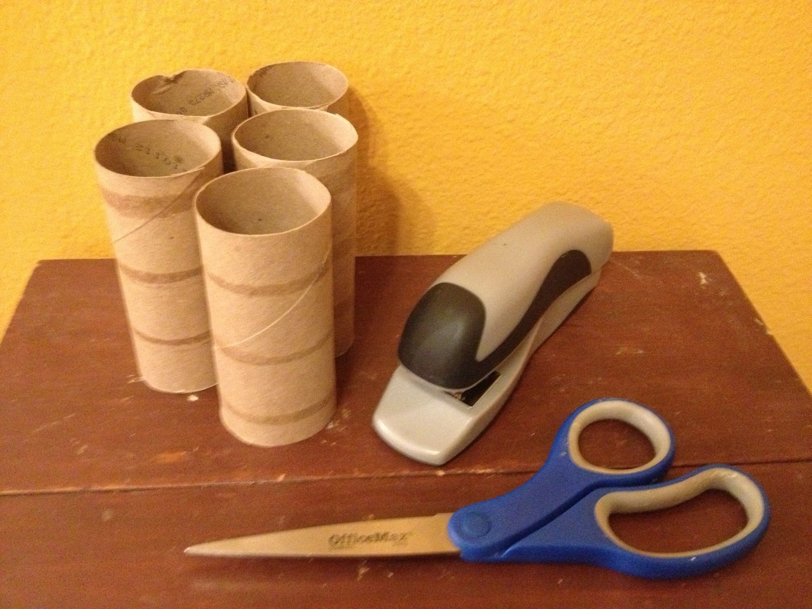 5 Minute DIY Making Flowers Out Of Paper Towel Rolls