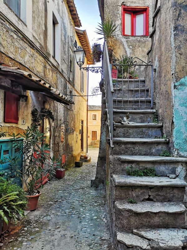 Calcata, il borgo delle streghe sospeso tra magia e realtà - Un lettore ...