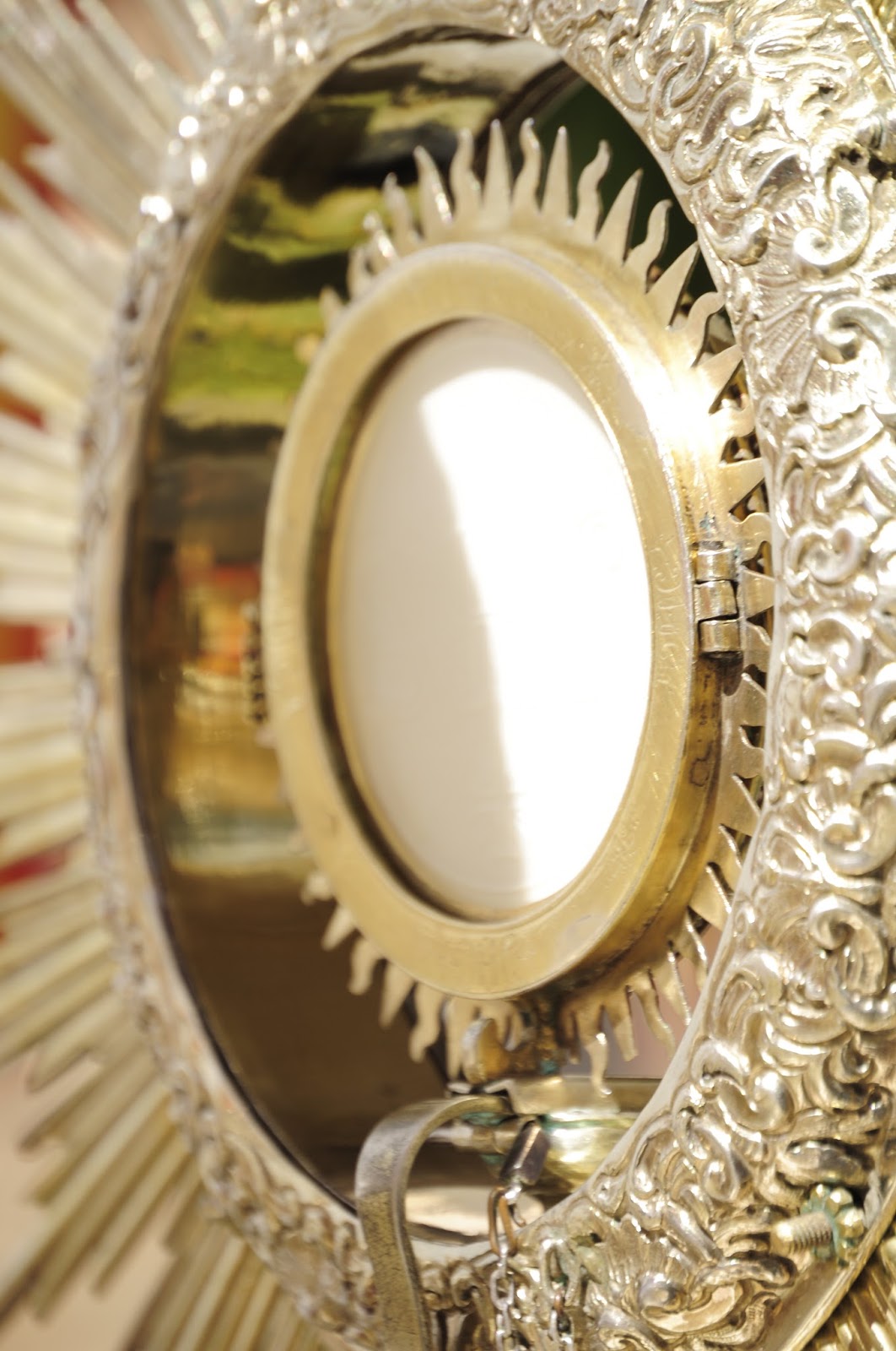 Hdad Santa Cruz Calle Sevilla: Alabado sea el Santísimo.