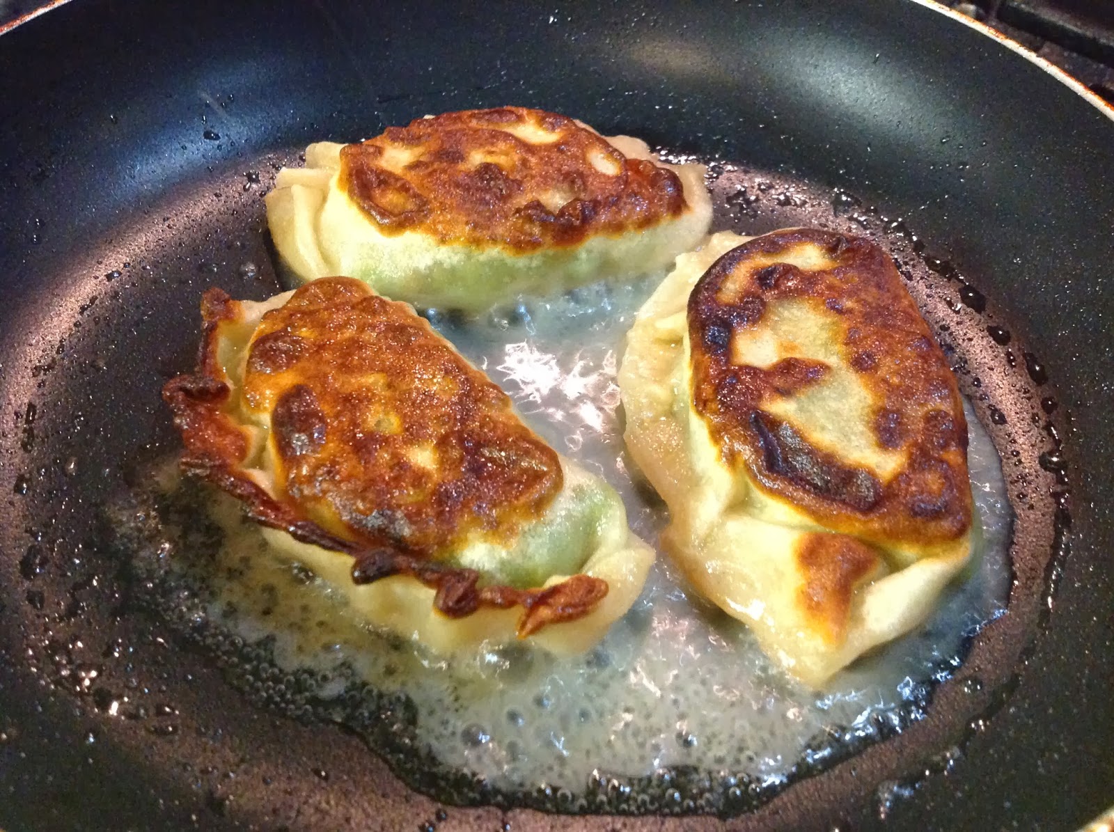 This Muslim Girl Bakes: Chinese Chicken Potsticker Dumplings