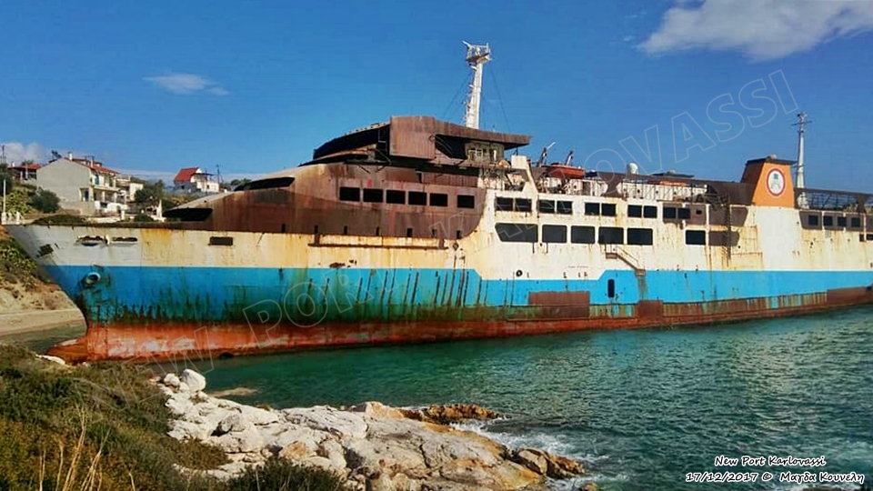 New Port Karlovassi: Φωτογραφιες απο την προσαραξη του Μακεδονια στη ...
