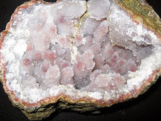 Pierres de Collection du Maroc.: La Calcédoine.