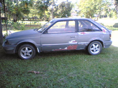 BUDGET POMEN: CAT MAZDA FAMILIA BIRU METALLIC 2K