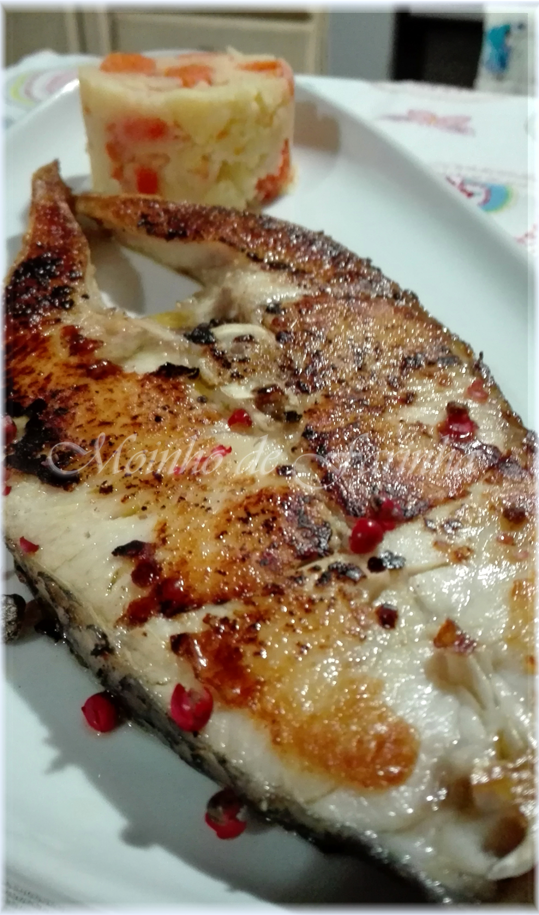 Moinho De Farinha: Perca grelhada com esmagada de batata e cenoura