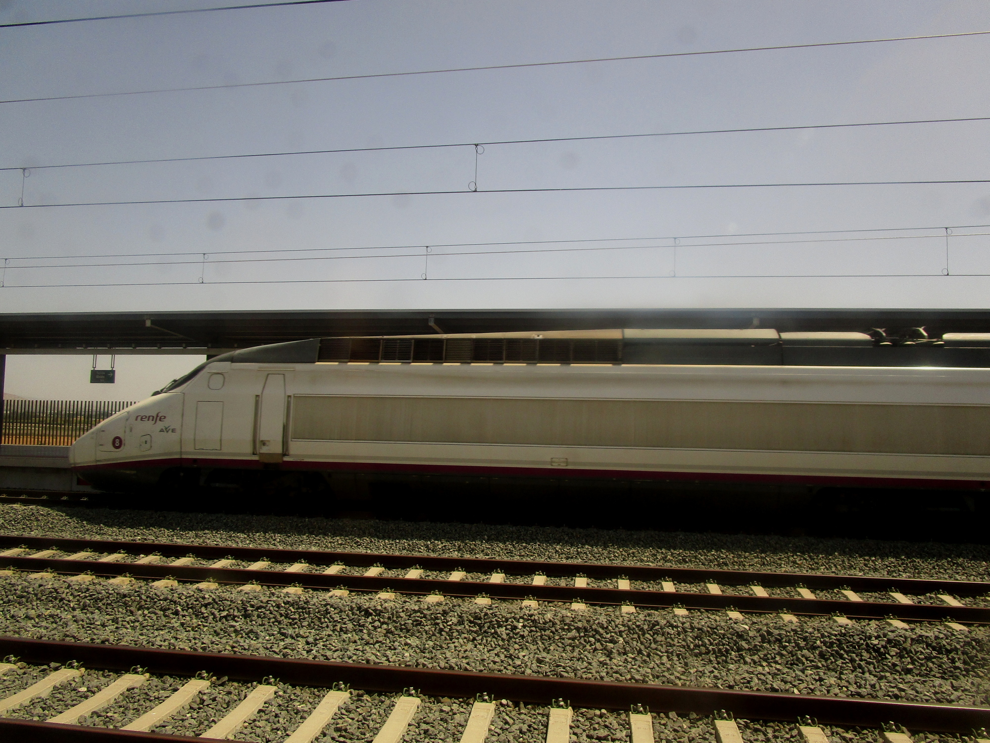 Unos cuantos trenes: FOTOGRAFÍA --- AVE serie 100