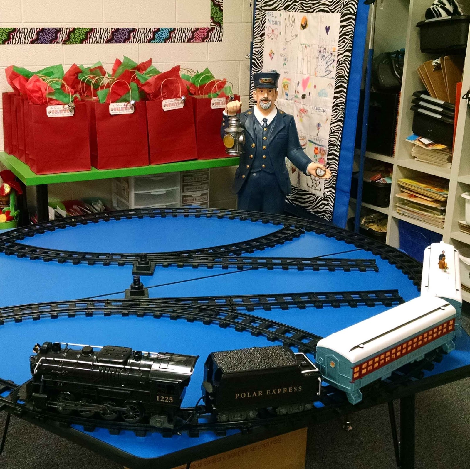 All Things Katy!: Kindergarten Christmas Program and Party