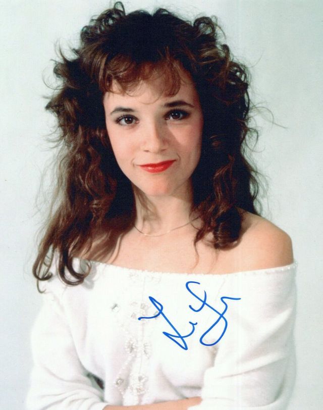 30 Gorgeous Portrait Photos of a Young Lea Thompson in the 1980s ...