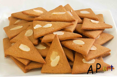 Alex the Contemporary Culinarian: Gingerbread Triangle Biscuits