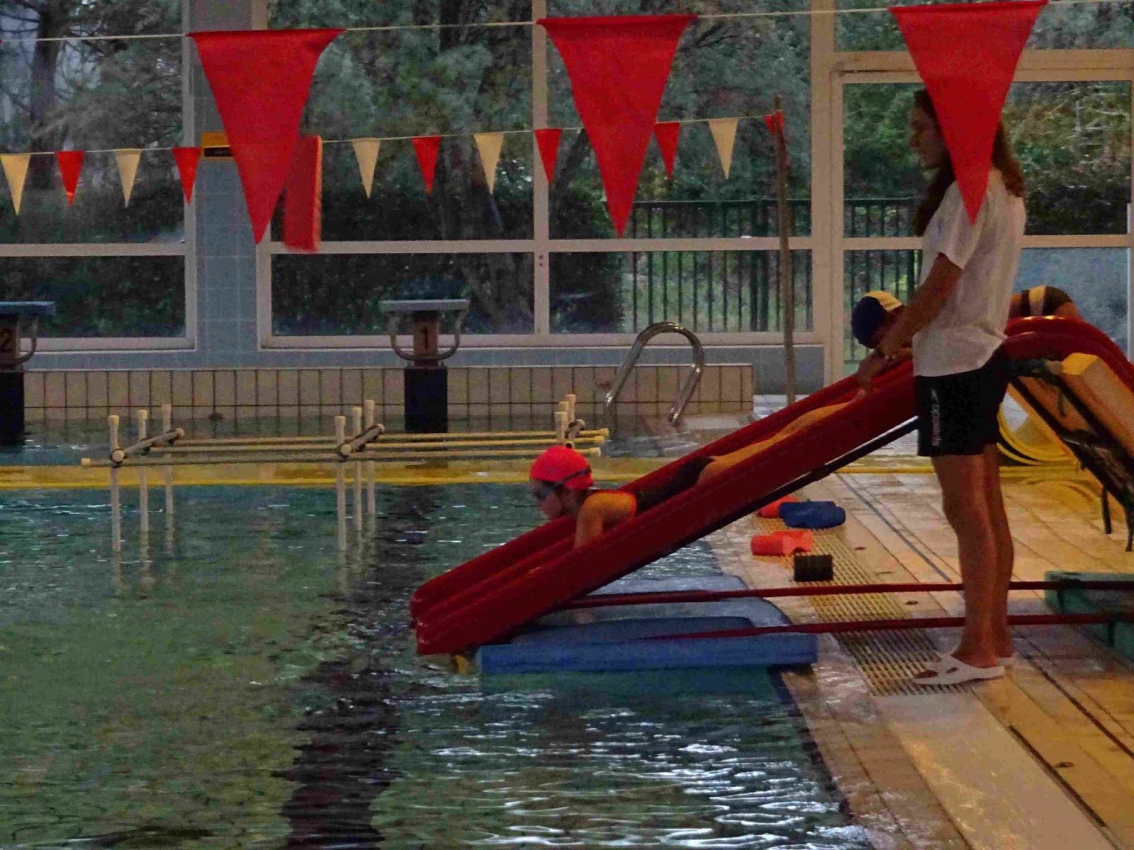 GS : Notre classe au fil des jours...: CP-CE1 : Natation (6ème séance)...