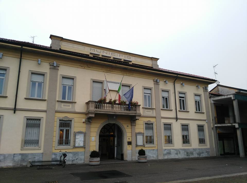 CORNAREDO Quando la partecipazione è solo un accessorio da esibire ...