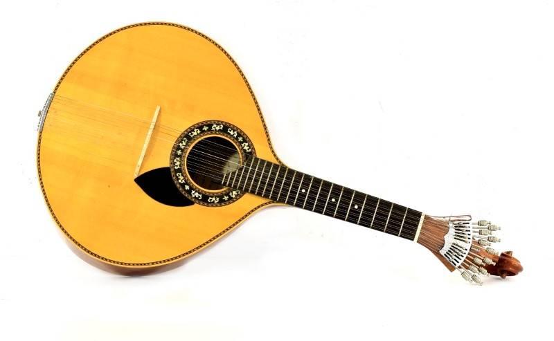 Ao pé da Raia: Uma viola, outra viola e uma guitarra portuguesa