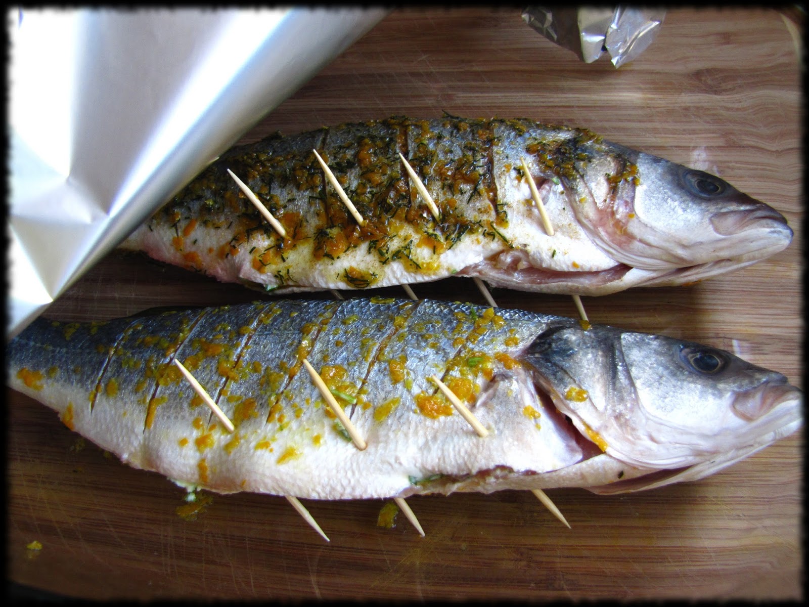 Szczęśliwa kuchnia: Pieczony labraks na dwa sposoby (okoń morski ...