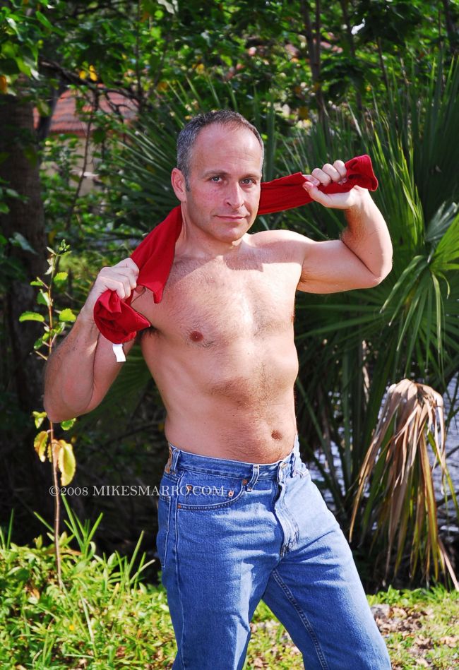 Favorite Hunks & Other Things: Wednesday, May 26, 2021