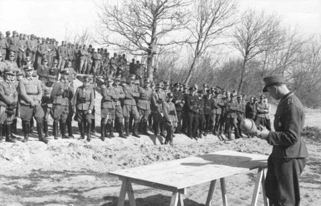 World War II in Pictures: Panzerfaust, A Valuable Anti-Tank Weapon