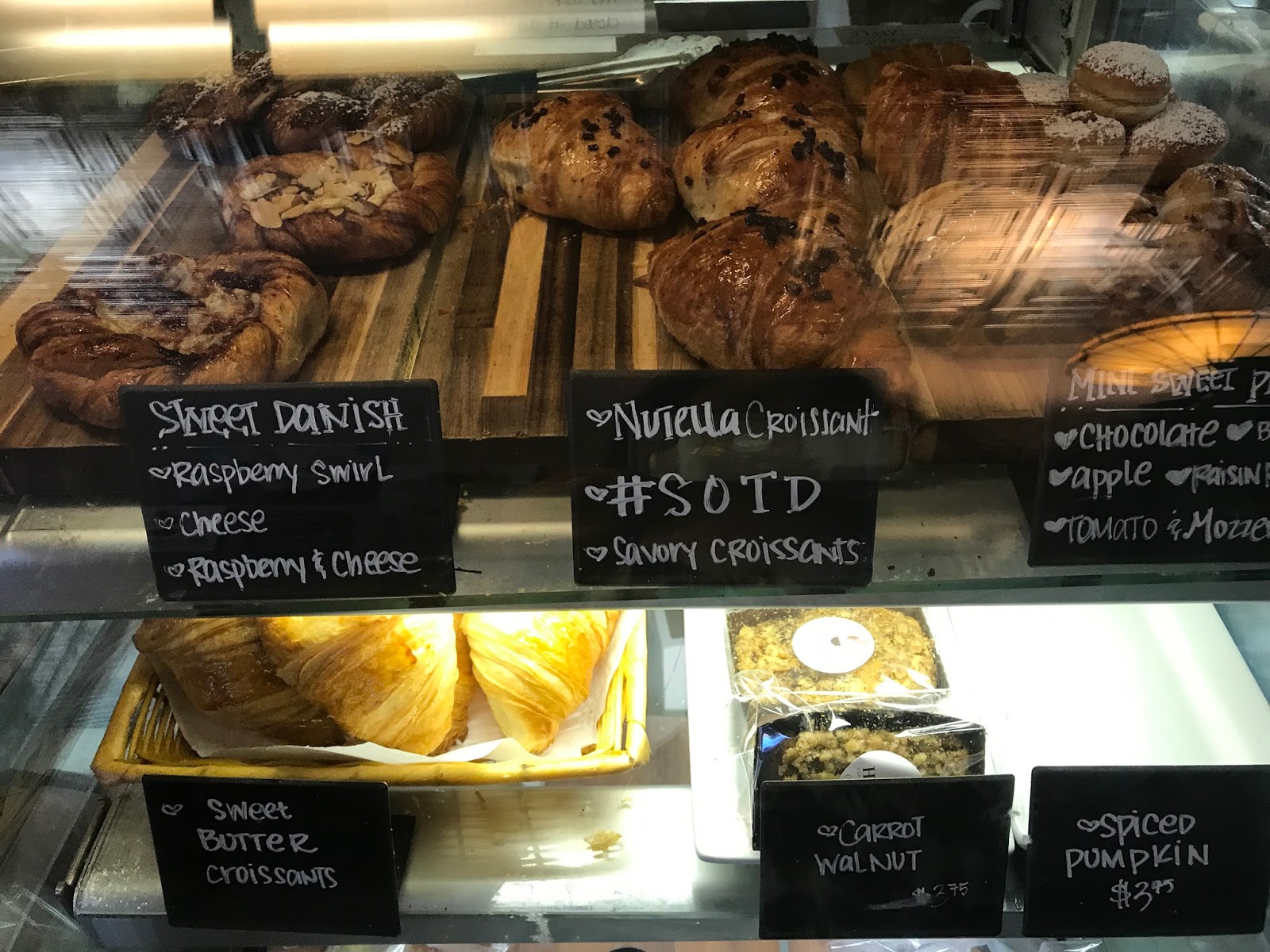 The Pastry Chef's Baking: Bakery Review: Hannah's Cafe