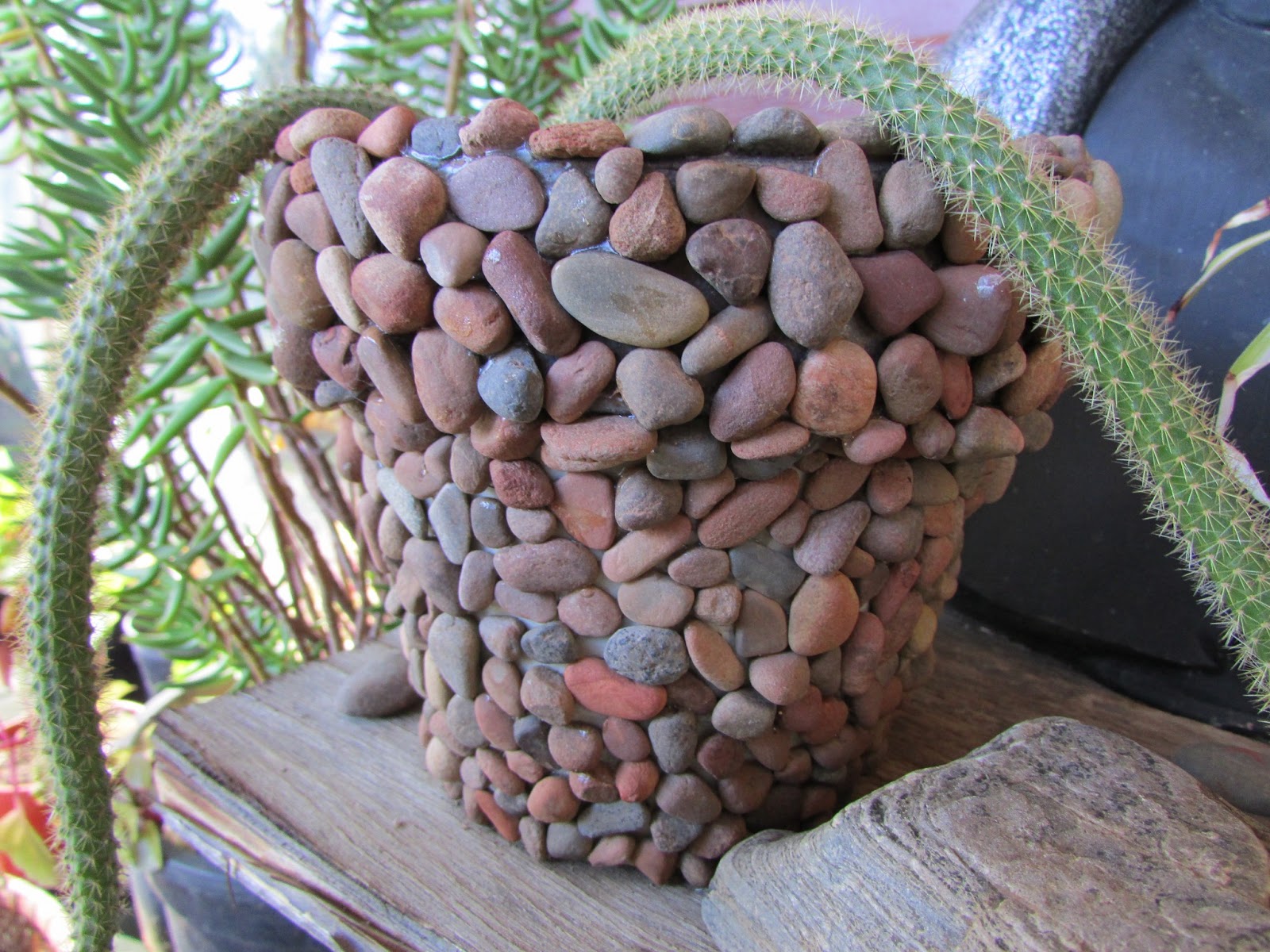MOSAIC MAGIK: Small Pebble Pot