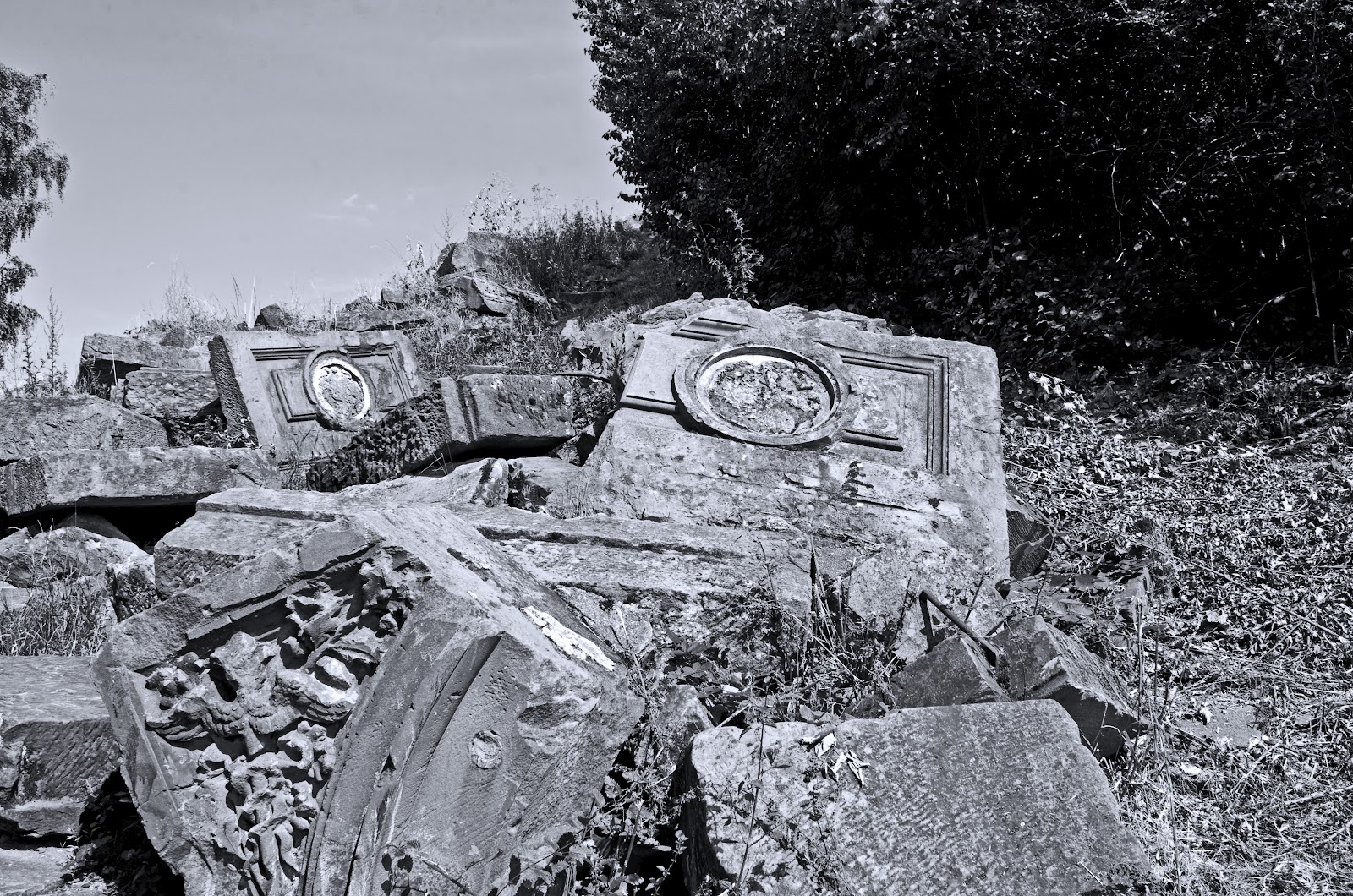 Right Here, Right Now: Stuttgart's World War II Legacy