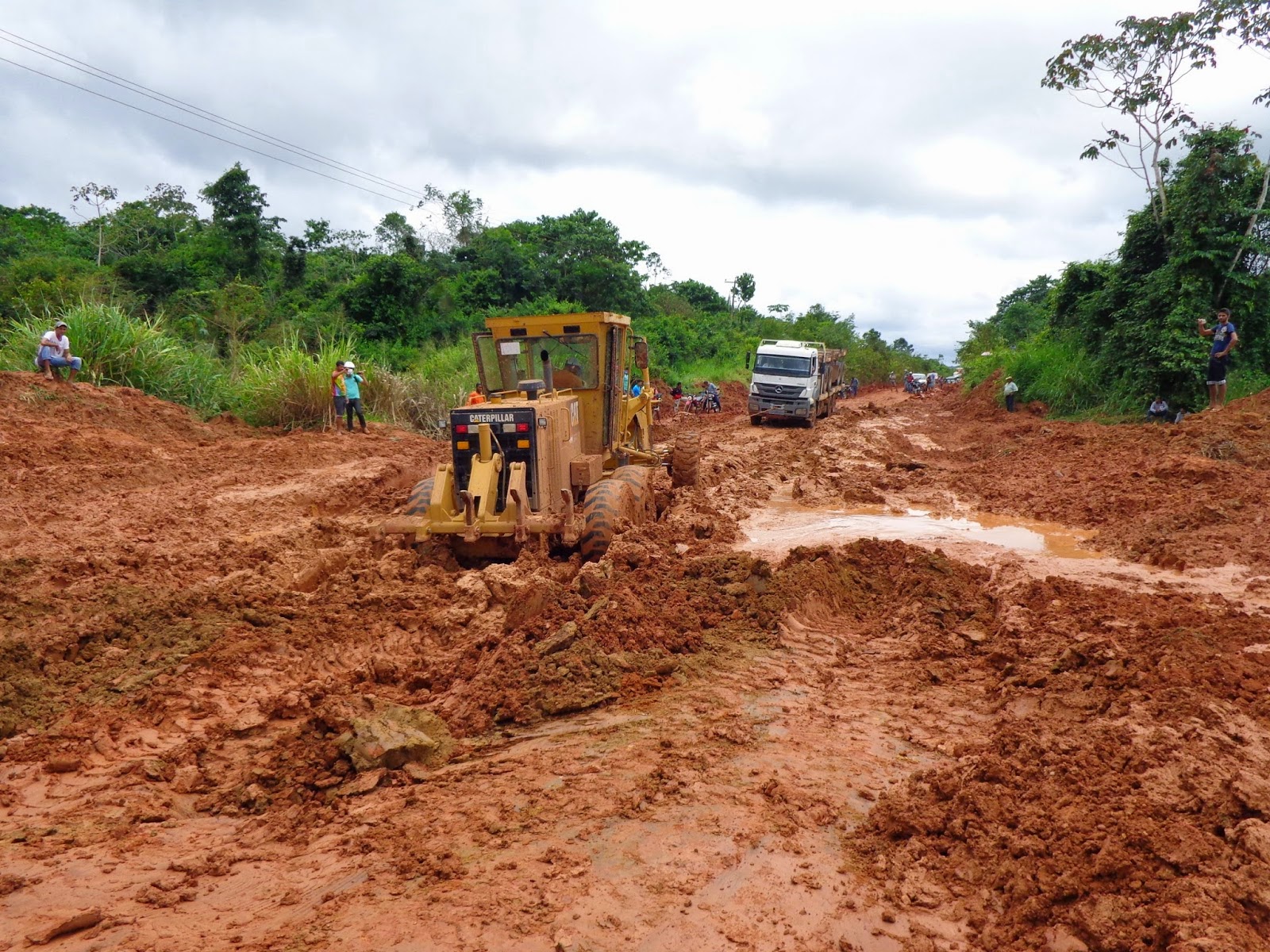 Brasil Novo Notícias: Transamazônica - Atoleiro no km 205 provoca ...