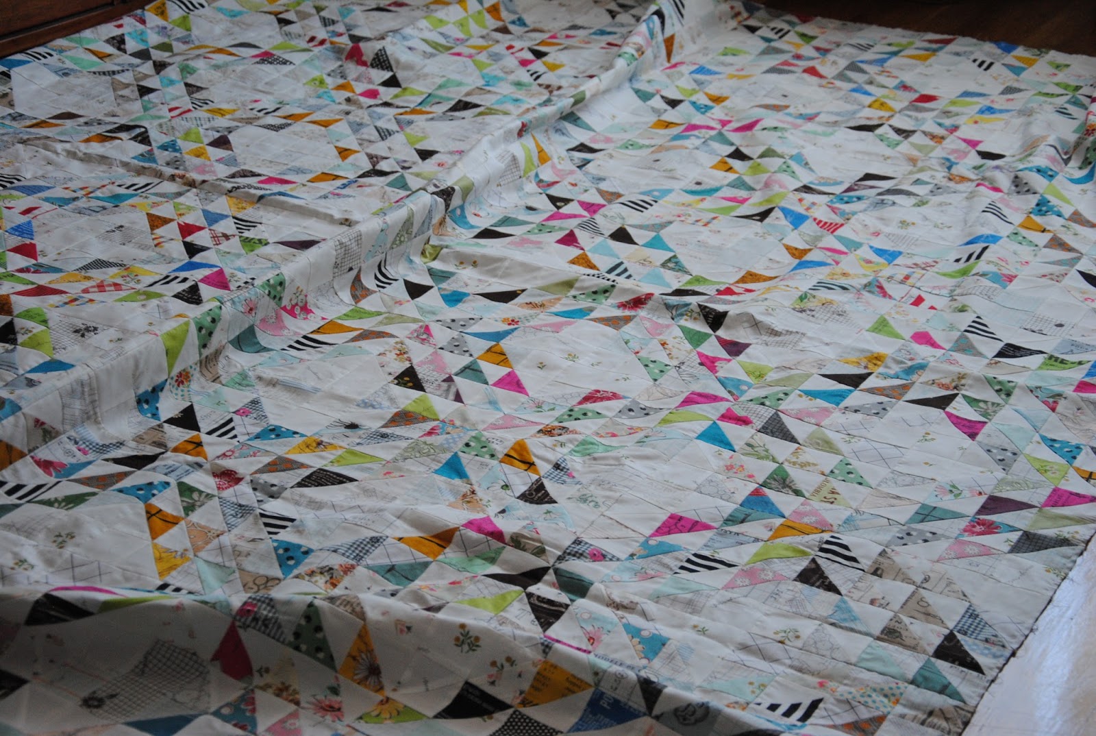 1/4" mark: Ocean Wave Quilt in Scrappy Style + quick tutorial