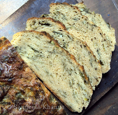 Palak paneer in a bread and some pull apart rolls | and how to make the ...