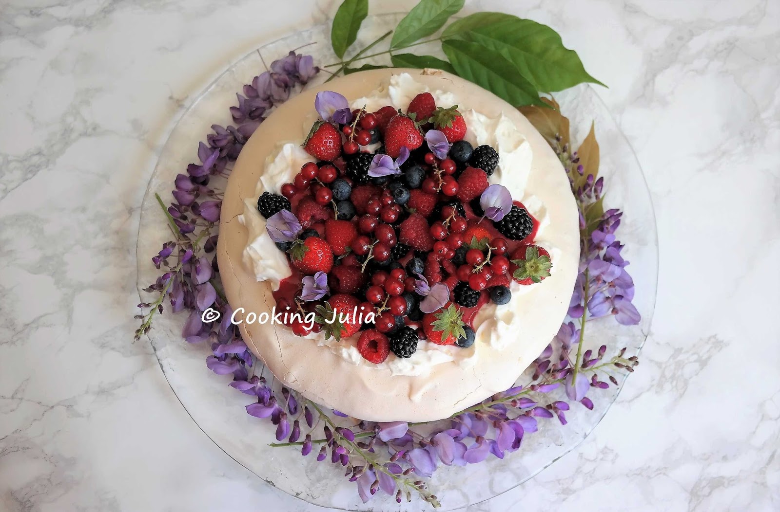 COOKING JULIA : PAVLOVA AUX FRUITS ROUGES ET CURD DE FRAMBOISE