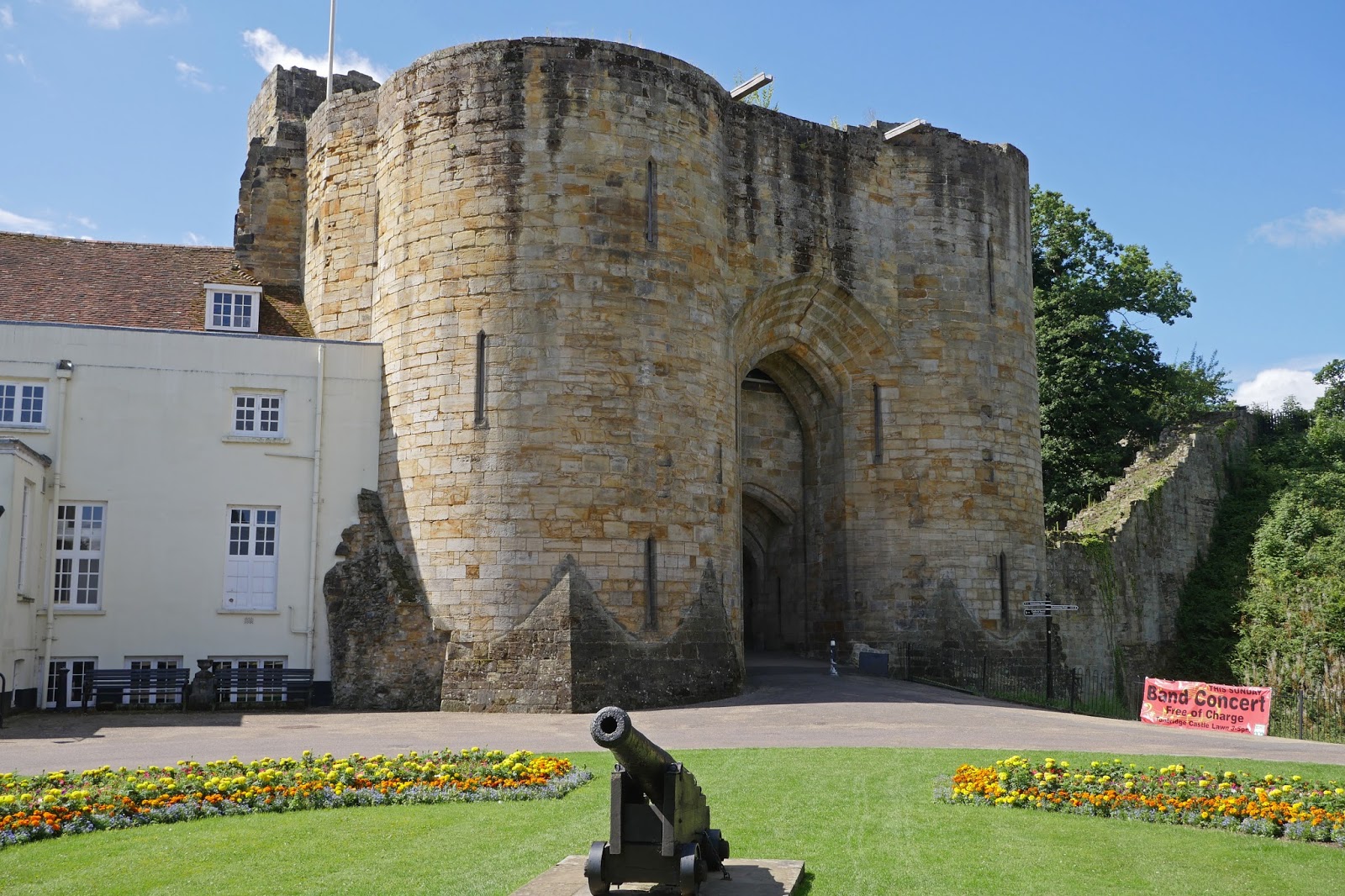 Walking in the country: Tonbridge and Penshurst Place