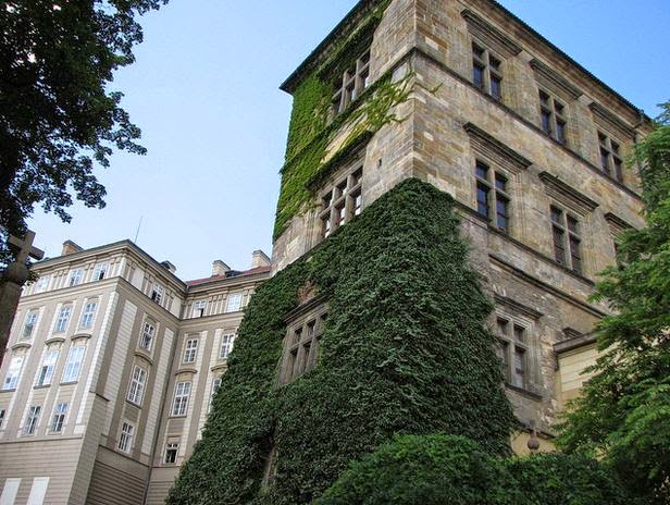 Records of the Canned Historian: The Defenestration of Prague