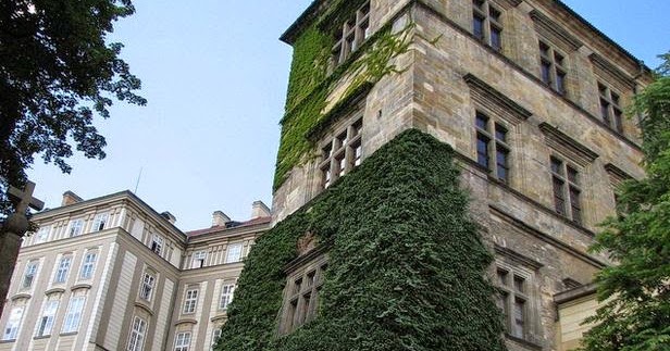 Records of the Canned Historian: The Defenestration of Prague