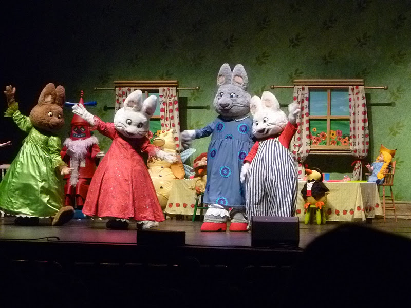 Evan and Lauren's Cool Blog: 10/19/11: Max and Ruby Bunny Party Live Show